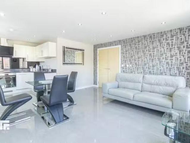 2 bedroom apartment for rent in Overstone Court, Cardiff Bay.