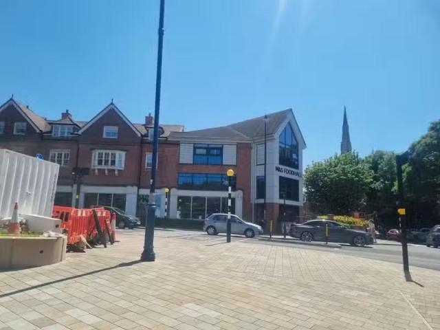 2 bedroom apartment for rent in Oxford Road, Mosely staition.