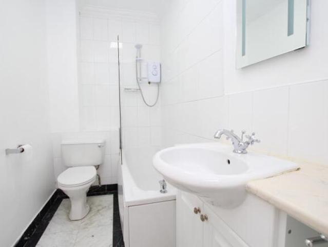 2 bedroom apartment for rent in Oakfield Road Clifton, BS8