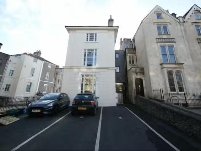 2 bedroom apartment for rent in Oakfield Road Flat 3, Clifton.