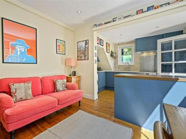 2 bedroom apartment for rent in Oaklands Grove, London, W12