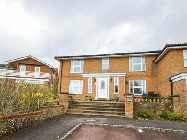 2 Bedroom Apartment For Rent In Old Town, Swindon