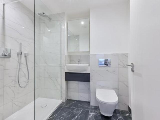 2 bedroom apartment for rent in One Thames Quay, Marsh Wall, E14