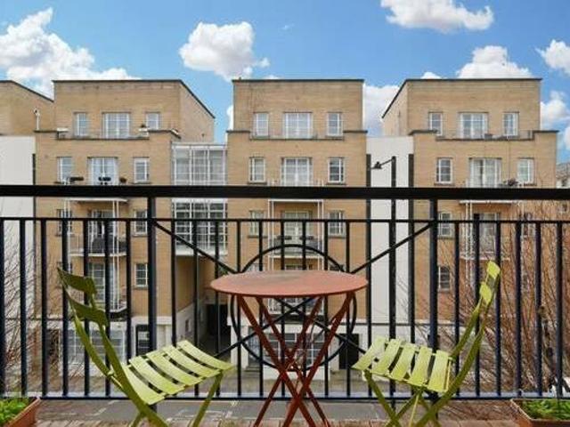 2 bedroom apartment for rent in Oriana House Victory Place E14