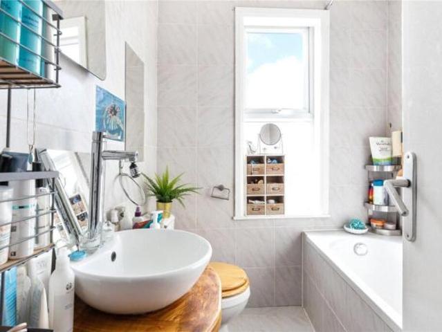 2 bedroom apartment for rent in Avarn Road, London, SW17