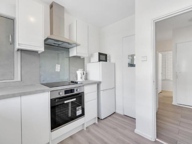 2 bedroom apartment for rent in Avis Square, London, E1