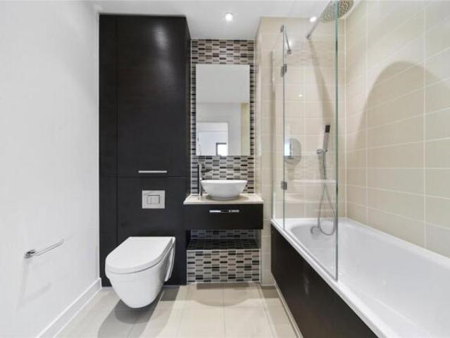 2 bedroom apartment for rent in Azure Building, London, E15