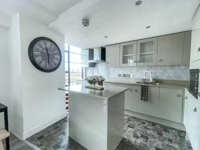 2 bedroom apartment for rent in Abacus Building, 246 Bradford.