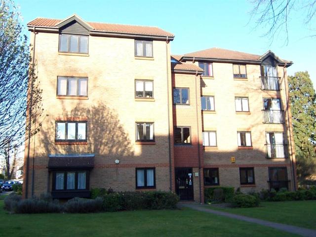 2 bedroom apartment for rent in Adams Close, Surbiton, KT5