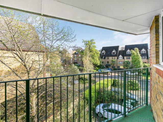 2 bedroom apartment for rent in Albemarle Road, Beckenham, BR3