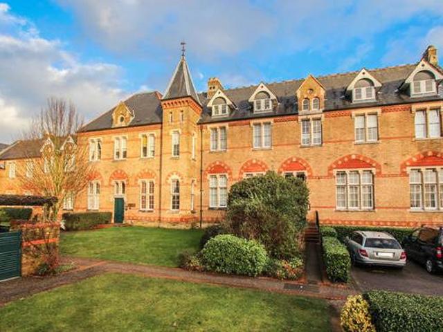 2 bedroom apartment for rent in Alexandra Court Watford WD24