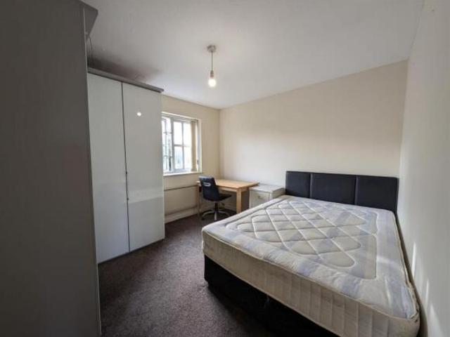 2 bedroom apartment for rent in Alexandra Court, St Andrews street, L3
