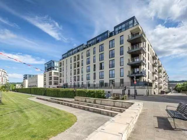 2 bedroom apartment for rent in Alexandra House, Elizabeth Par.