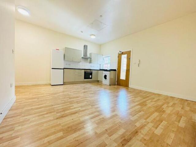 2 bedroom apartment for rent in Alma Street, Luton, Bedfordshire, LU1