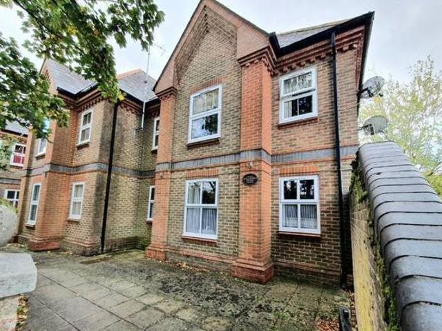 2 bedroom apartment for rent in Alton Town Centre GU34