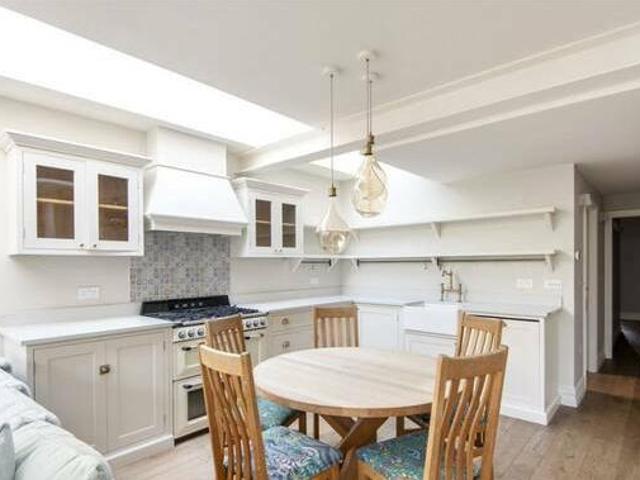 2 bedroom apartment for rent in Althorp Road London SW17