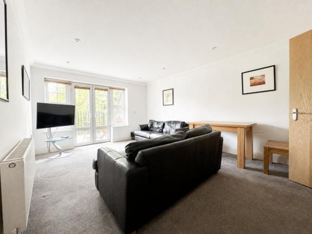 2 bedroom apartment for rent in Alumhurst Road, Bournemouth, BH4