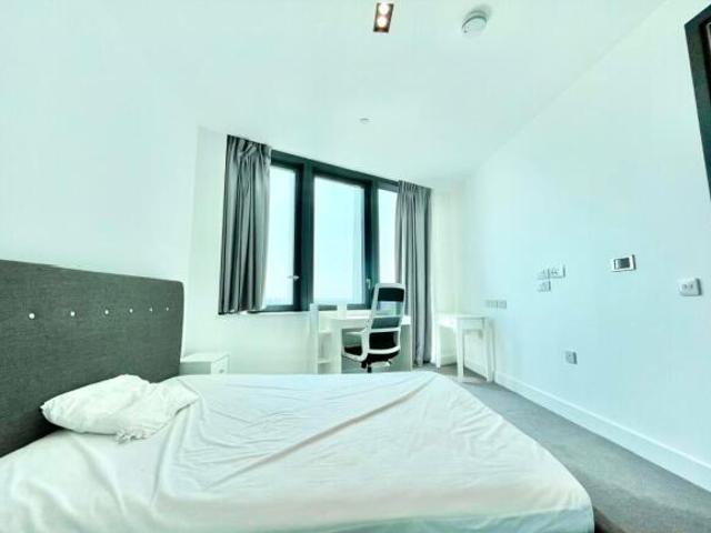 2 bedroom apartment for rent in Amory Tower, Marsh Wall, London, E14