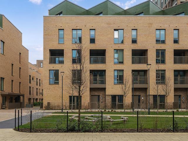 2 bedroom apartment for rent in Anchors Point, Gallions Reach, E16