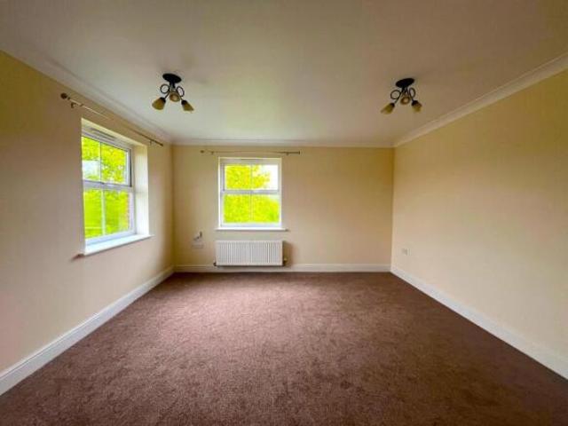 2 bedroom apartment for rent in Angus Drive, Kennington TN24 9HW, TN24