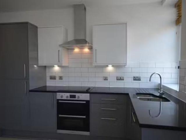 2 bedroom apartment for rent in Apt 4, Fountain Chambers, Hali.