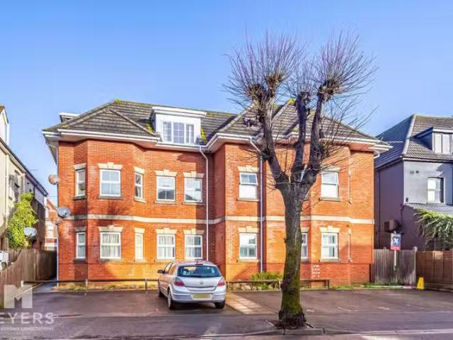 2 bedroom apartment for rent in Argyll Road, Bournemouth, BH5.