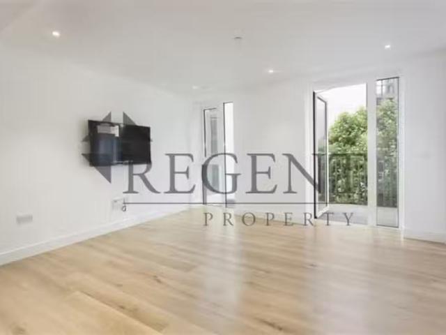 2 bedroom apartment for rent in Ariel House, Vaughan Way, E1W