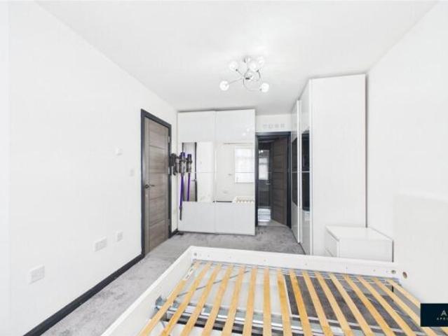2 bedroom apartment for rent in Arundel Close, London, E15