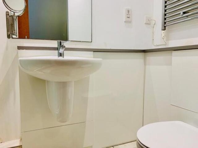 2 bedroom apartment for rent in Asia House, City Centre, M1