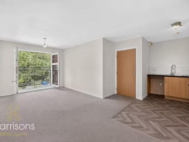 2 bedroom apartment for rent in Astley Brook Close, The Valley.