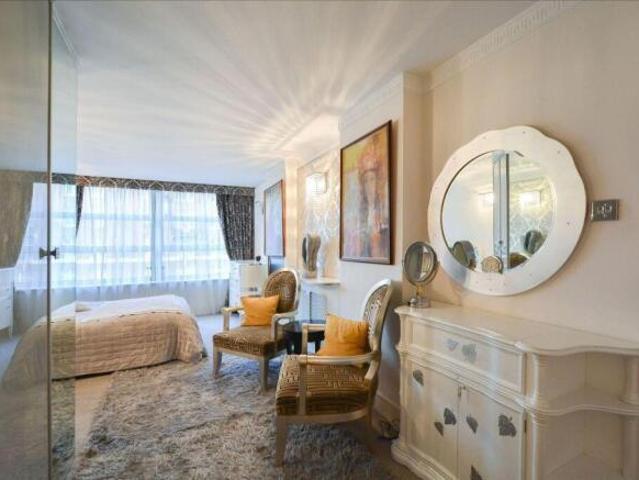2 bedroom apartment for rent in Buckingham Palace Road, LONDON, SW1W