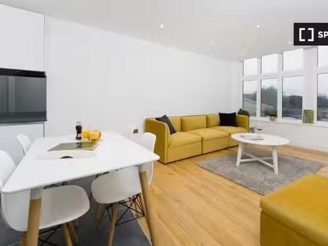 2 bedroom apartment for rent in Bushwood, London