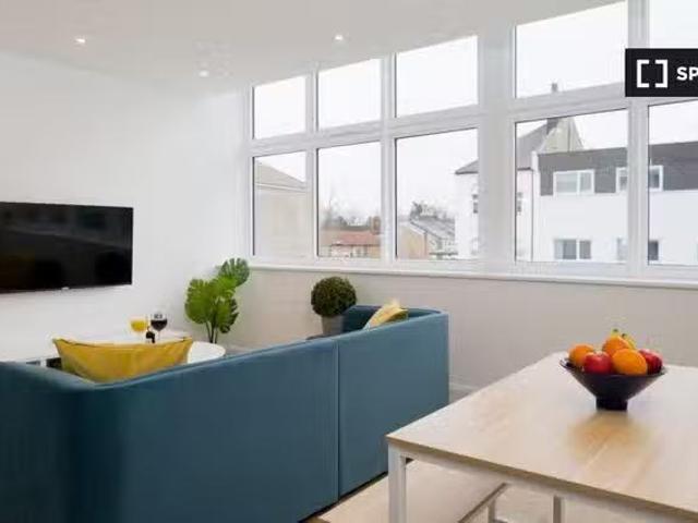 2 bedroom apartment for rent in Bushwood, London
