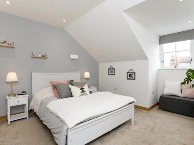 2 bedroom apartment for rent in Bushy Park Road Teddington TW11