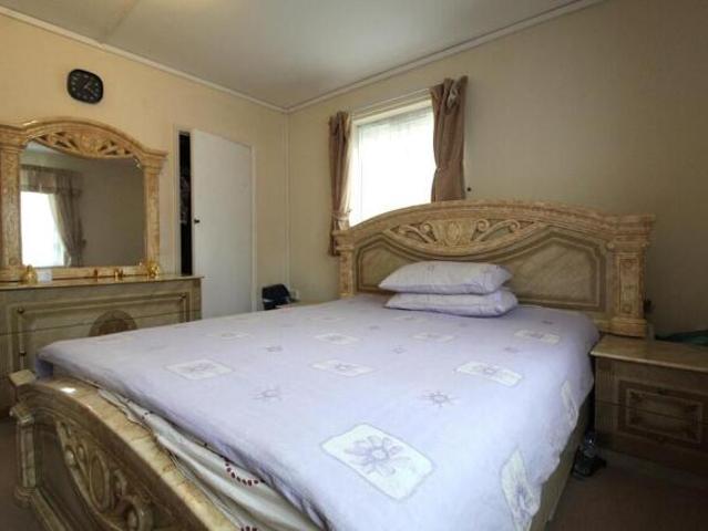 2 bedroom apartment for rent in Bushfield Crescent, Edgware, HA8