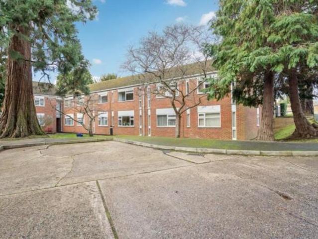 2 bedroom apartment for rent in Burhill Grove, Pinner, HA5