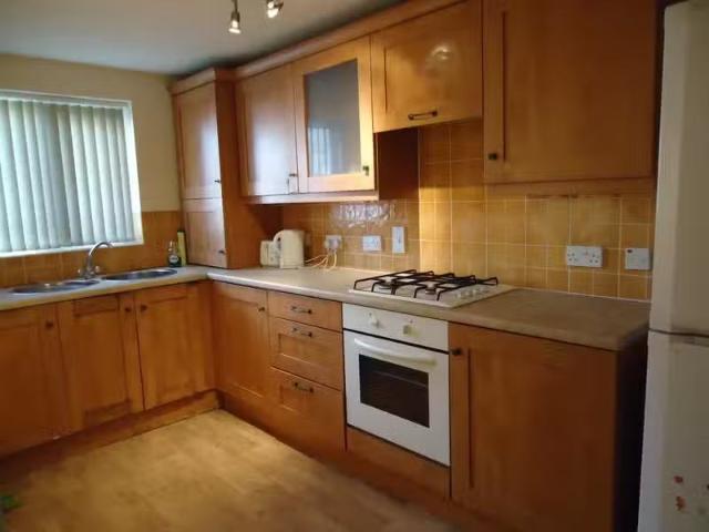 2 bedroom apartment for rent in Burlington House, Waterside Dr.