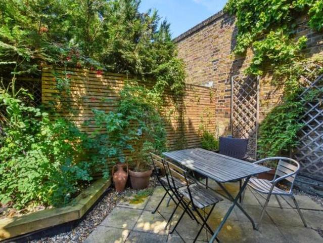 2 bedroom apartment for rent in Burrows Road, London, NW10