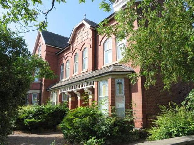 2 bedroom apartment for rent in Buxton Court Buxton Road SK2
