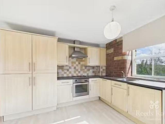 2 bedroom apartment for rent in Balme Road, Cleckheaton, West.
