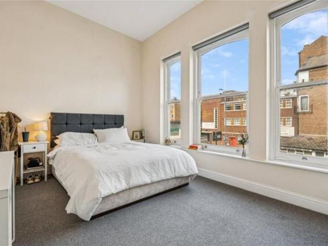 2 bedroom apartment for rent in Balham High Road, London, SW12