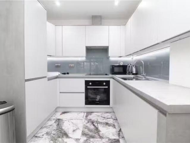 2 bedroom apartment for rent in Banstead Road, Purley CR8