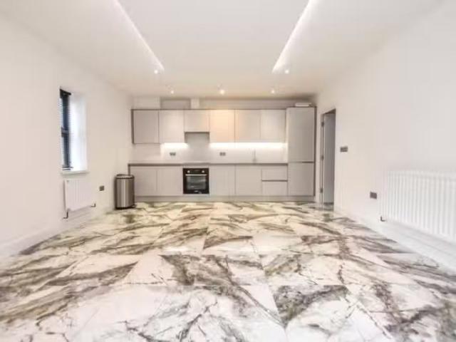 2 bedroom apartment for rent in Banstead Road, Purley, CR8