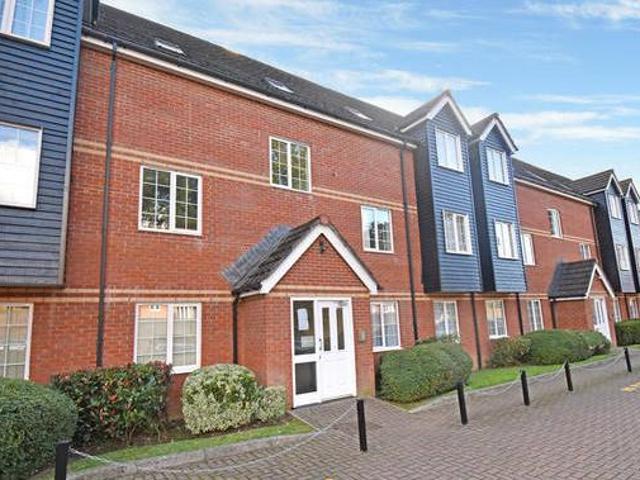2 bedroom apartment for rent in Bartholomew Court Newbury RG14