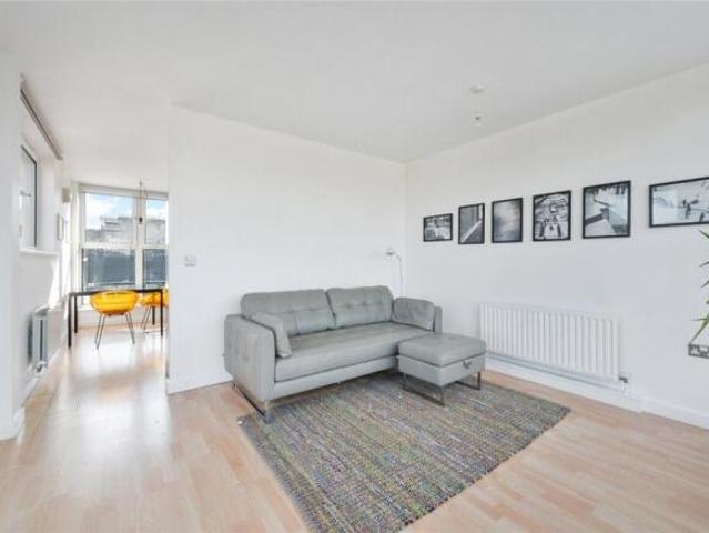 2 bedroom apartment for rent in Bartlett Mews, London, E14