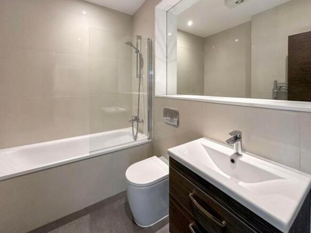 2 bedroom apartment for rent in Bath Road, Slough, Berkshire, SL1