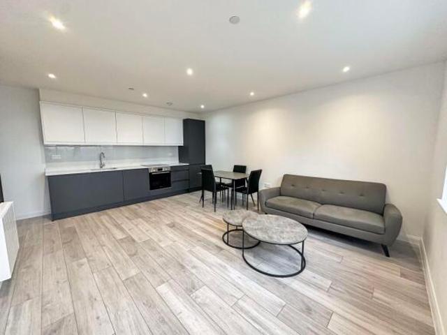 2 bedroom apartment for rent in Bath Road, Slough, Berkshire, SL1