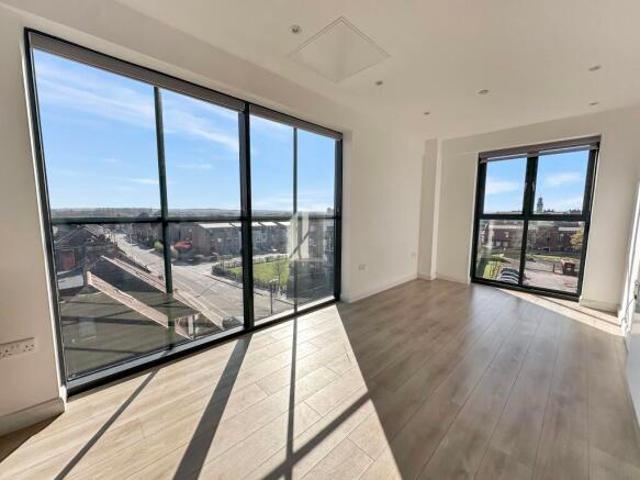 2 bedroom apartment for rent in Bath Road, Slough, Berkshire, SL1