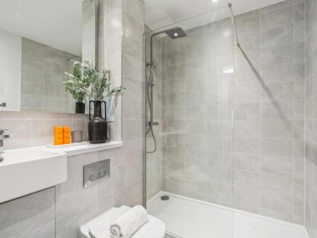 2 bedroom apartment for rent in Bath Road, Slough, SL1