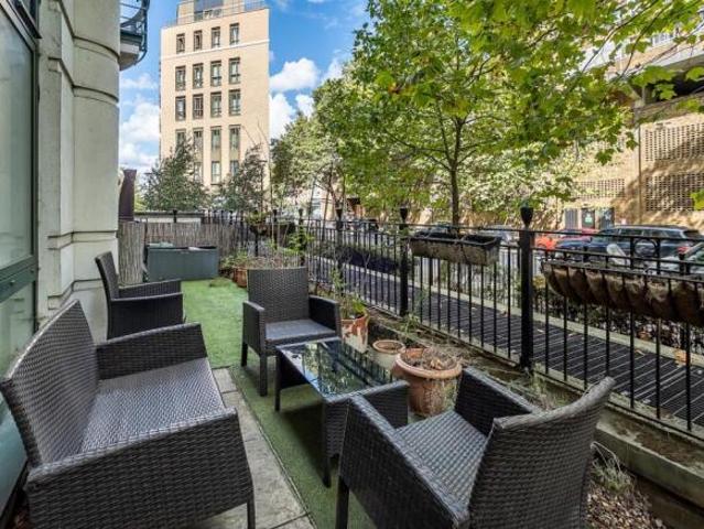 2 bedroom apartment for rent in Beckford Close London W14
